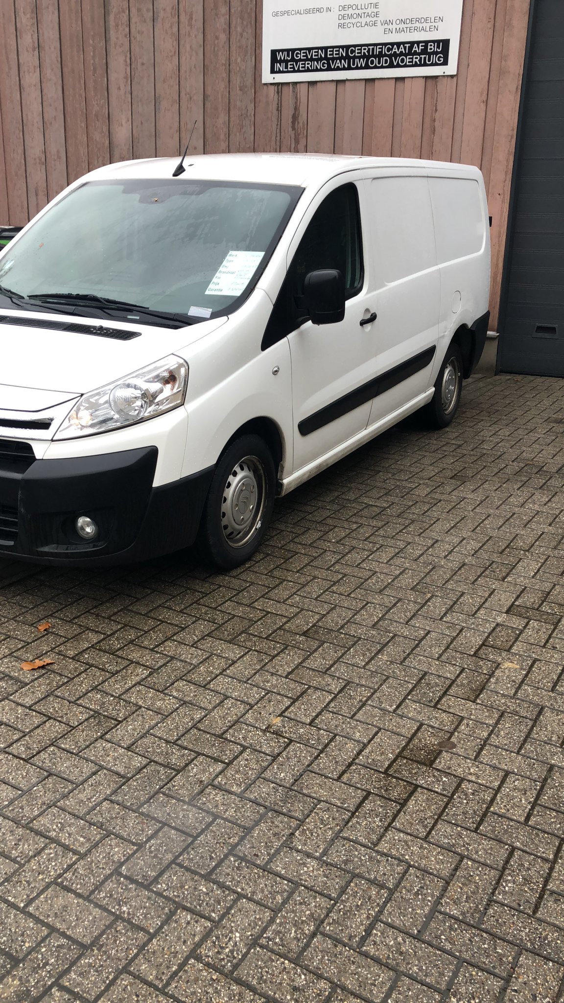 Auto Afbraak Genk met openingsuren - Banden