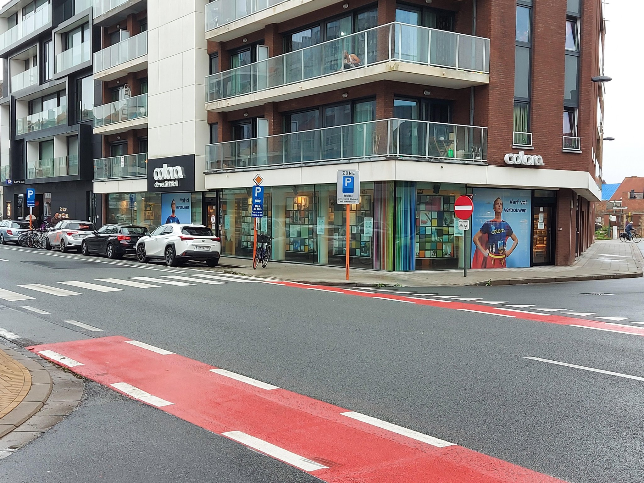 Colora Oostende bv met openingsuren - Interieur